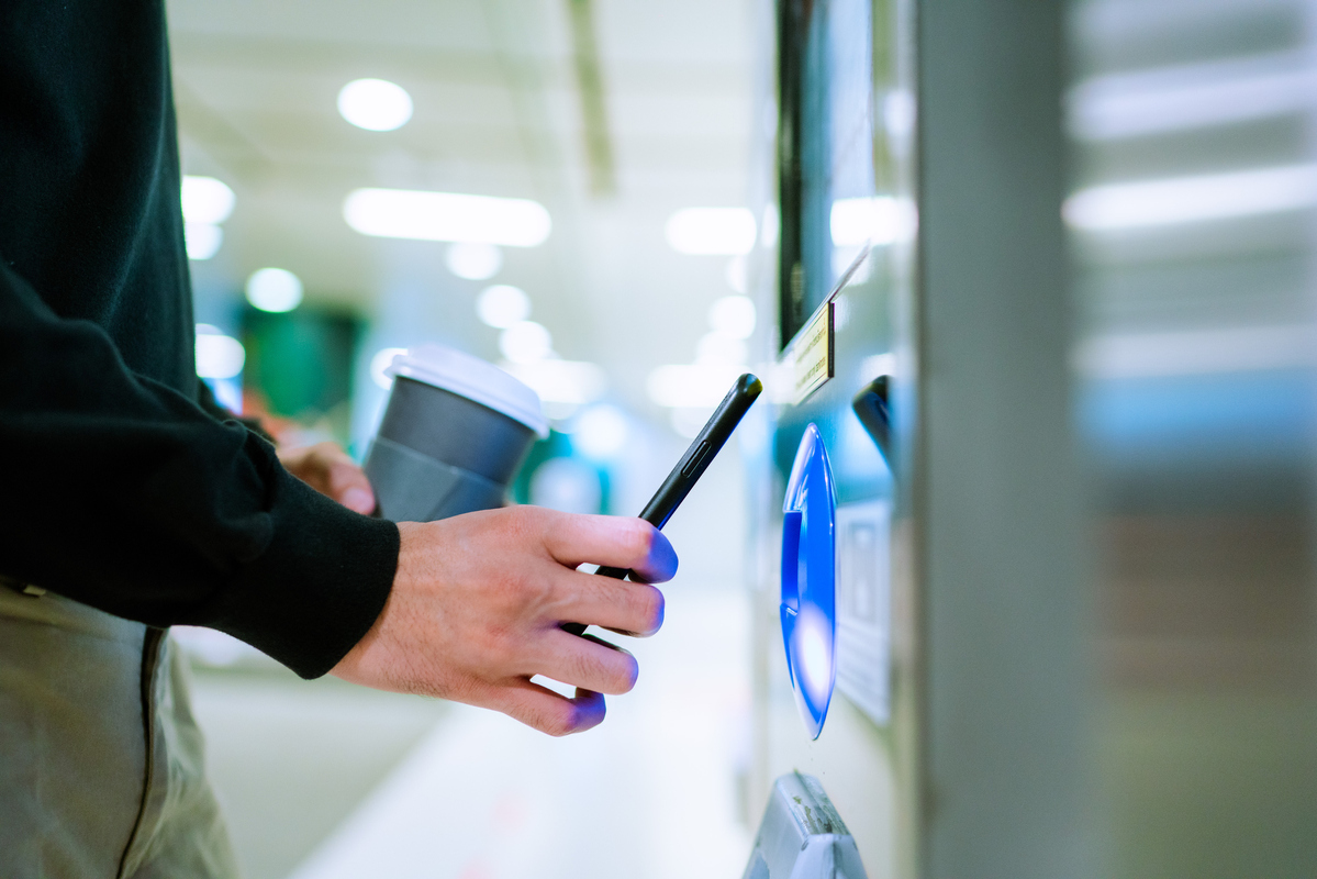 Business Reporter - Finance - Cash and consumers - Changing payment habits