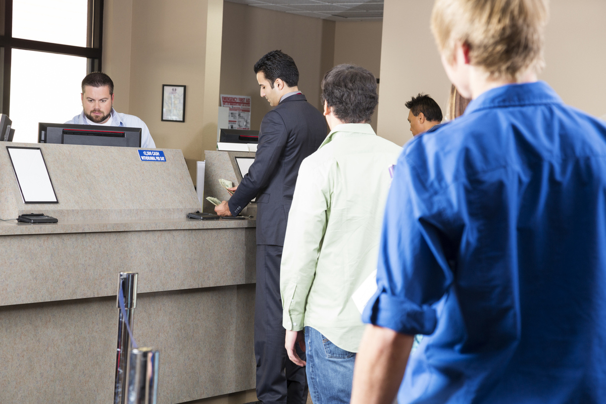 Business Reporter - Management - Digital bank runs: social media played ...