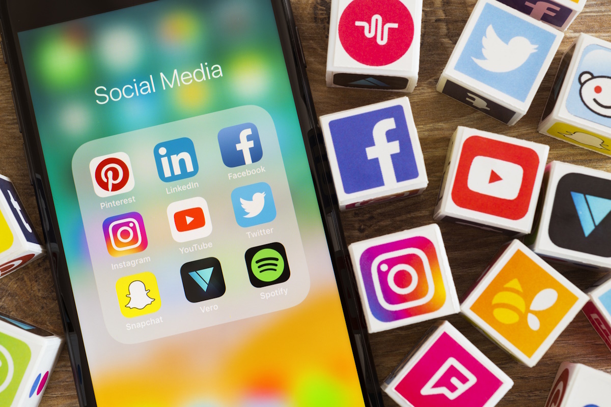 Business Reporter - Management - Social commerce at the crossroads