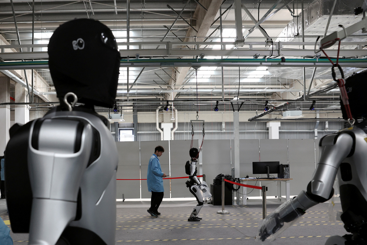 Business Reporter - News - China's AI-powered humanoid robots aim to transform manufacturing